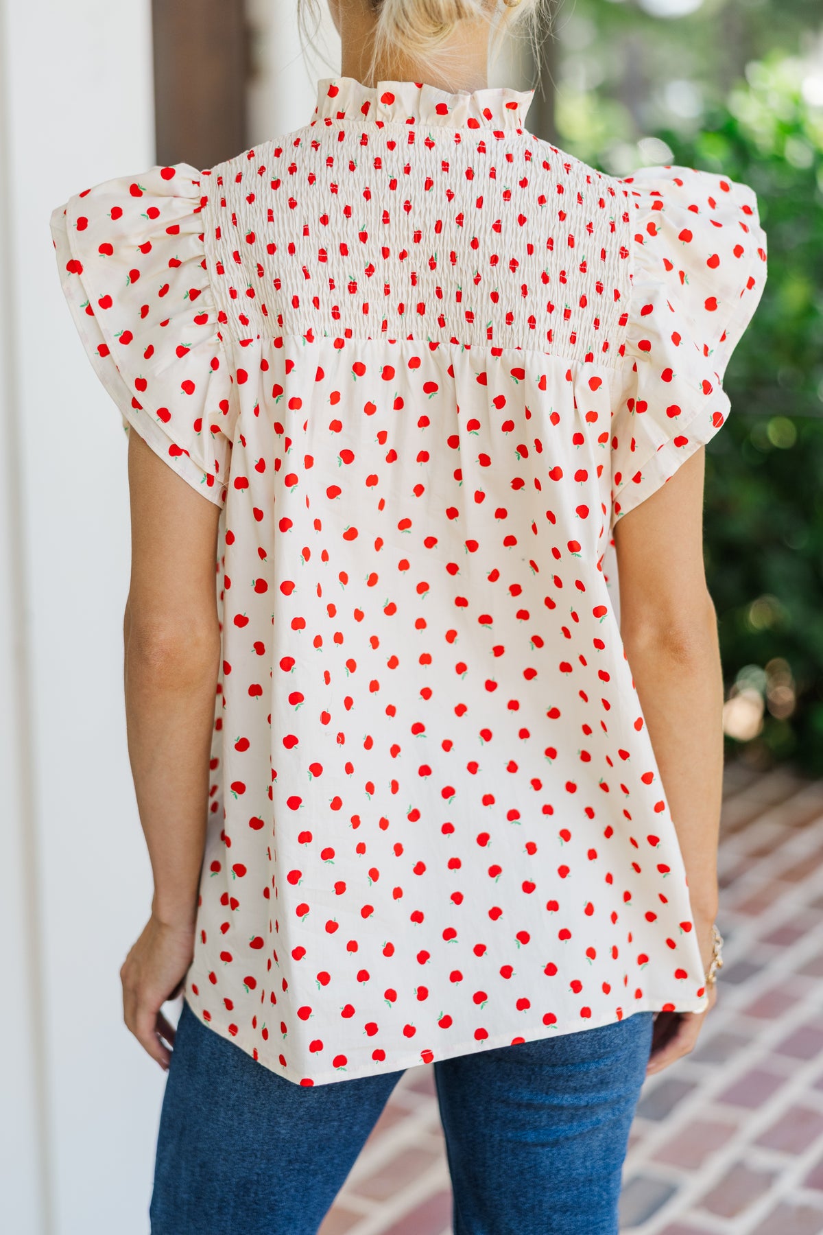 Live Out Loud White Apple Print Blouse – Shop the Mint