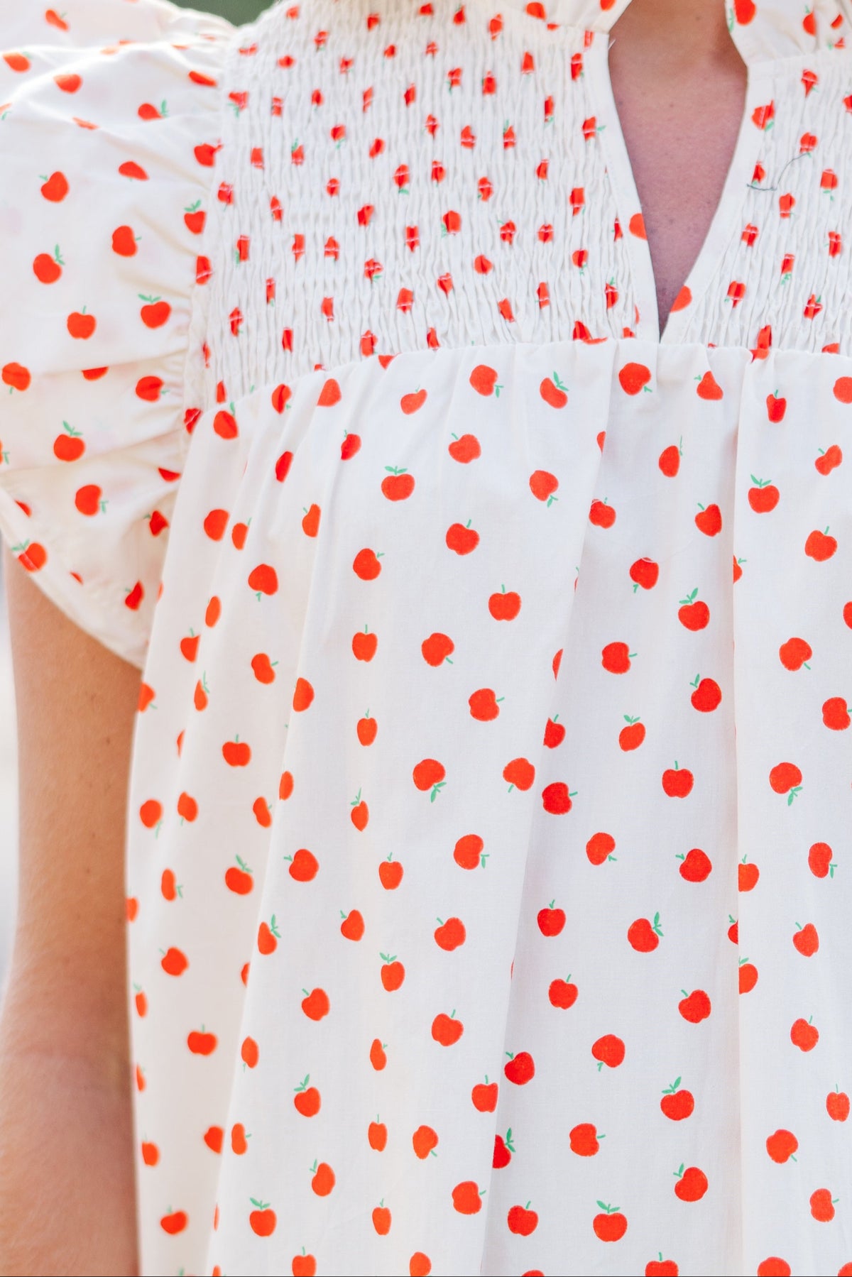Live Out Loud White Apple Print Blouse – Shop the Mint