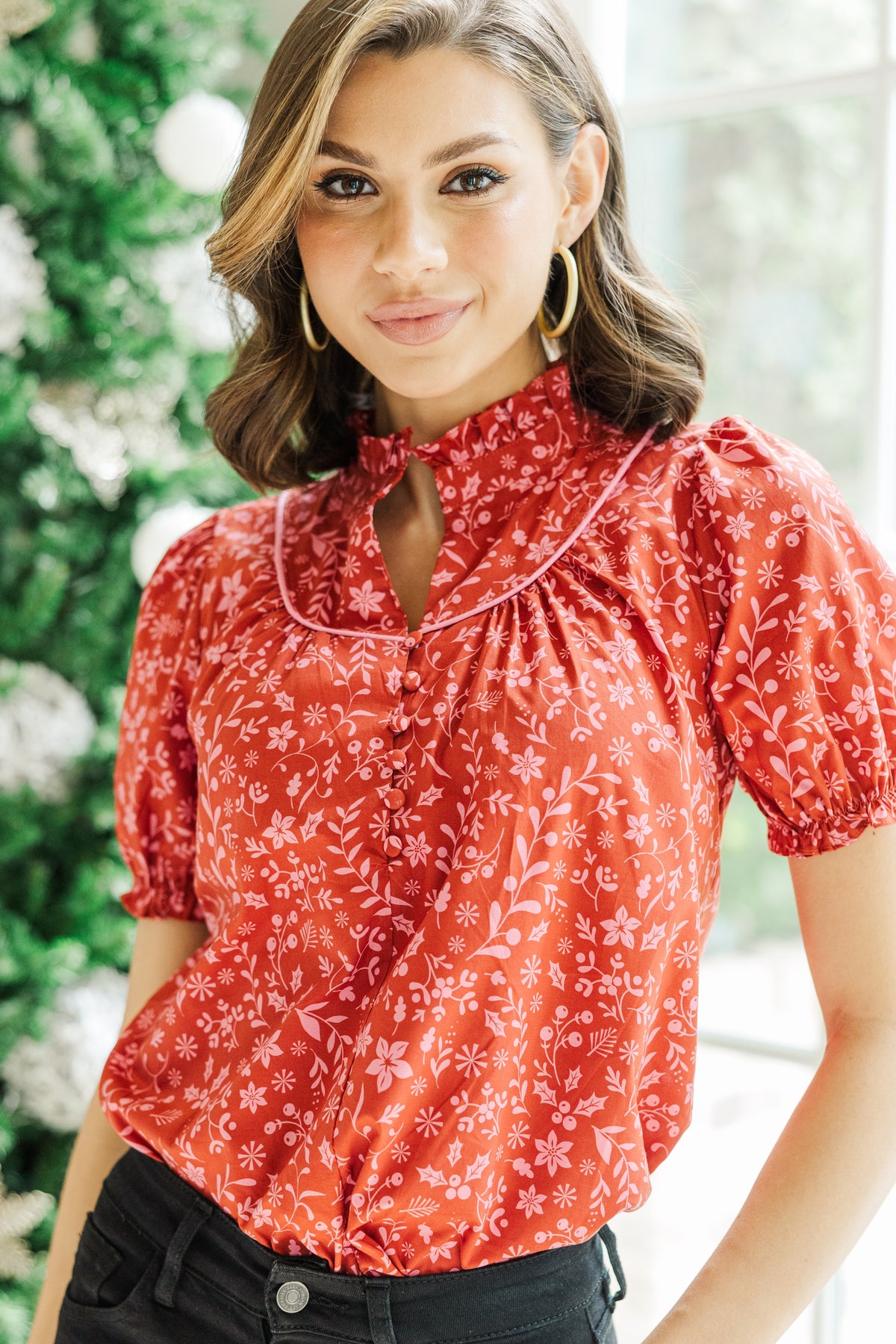 Keep It Up Red Ditsy Floral Ruffled Blouse – Shop the Mint