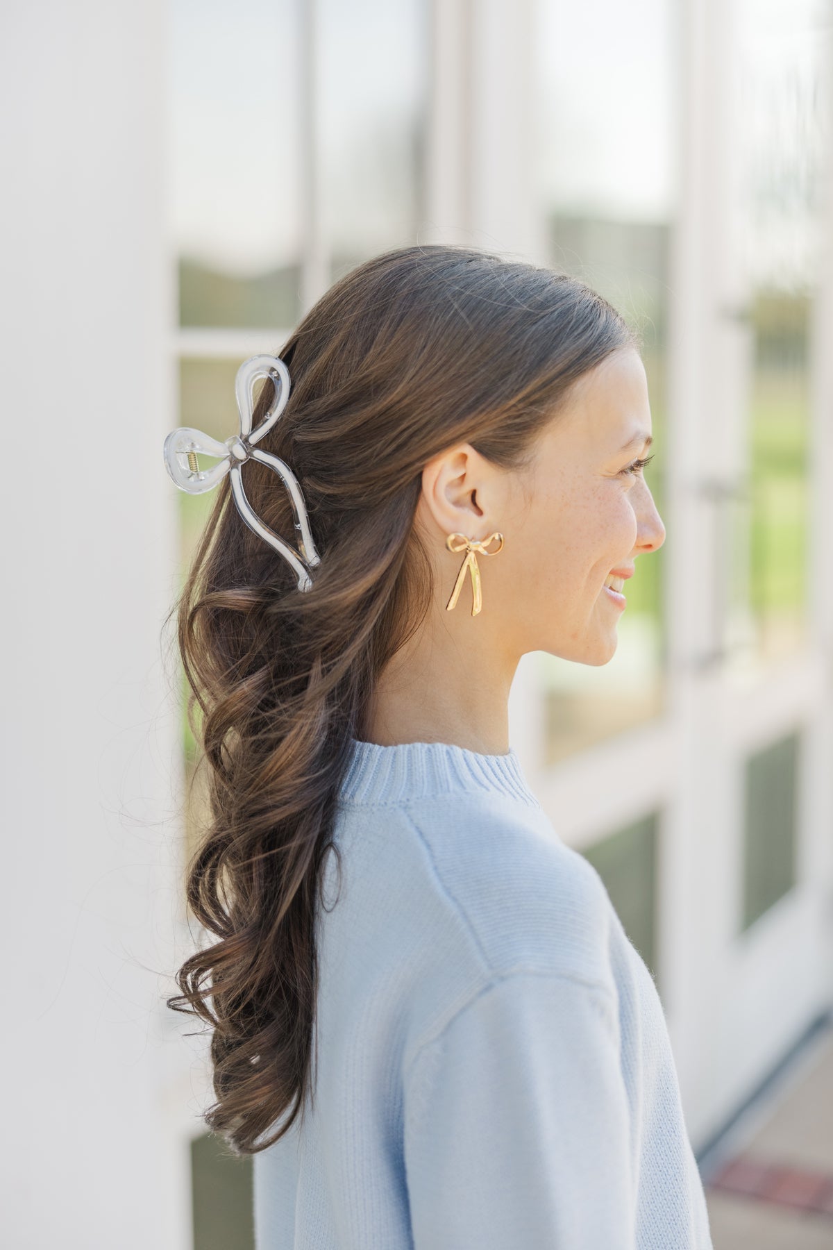 Girls: The Allie White Bow Claw Clip – Shop the Mint