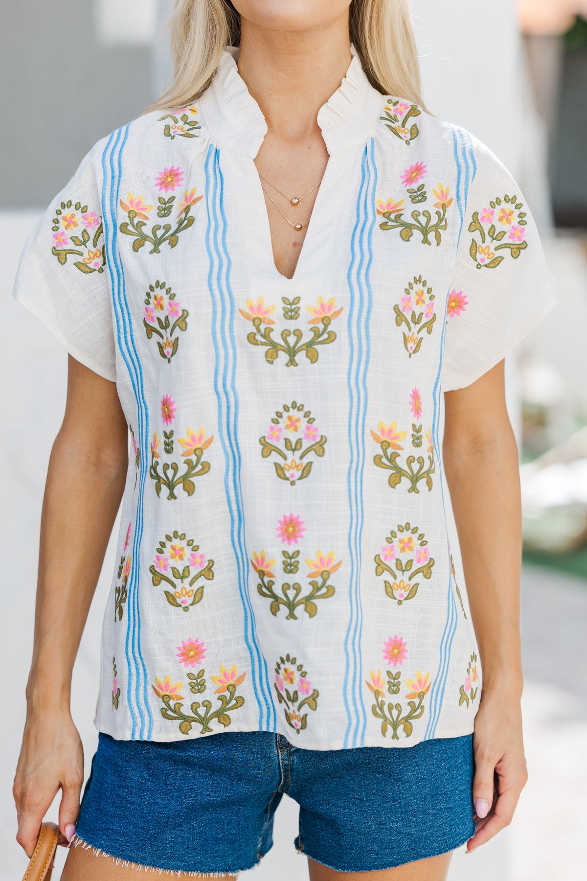 THML: The Lively Cream Medallion Blouse – Shop the Mint