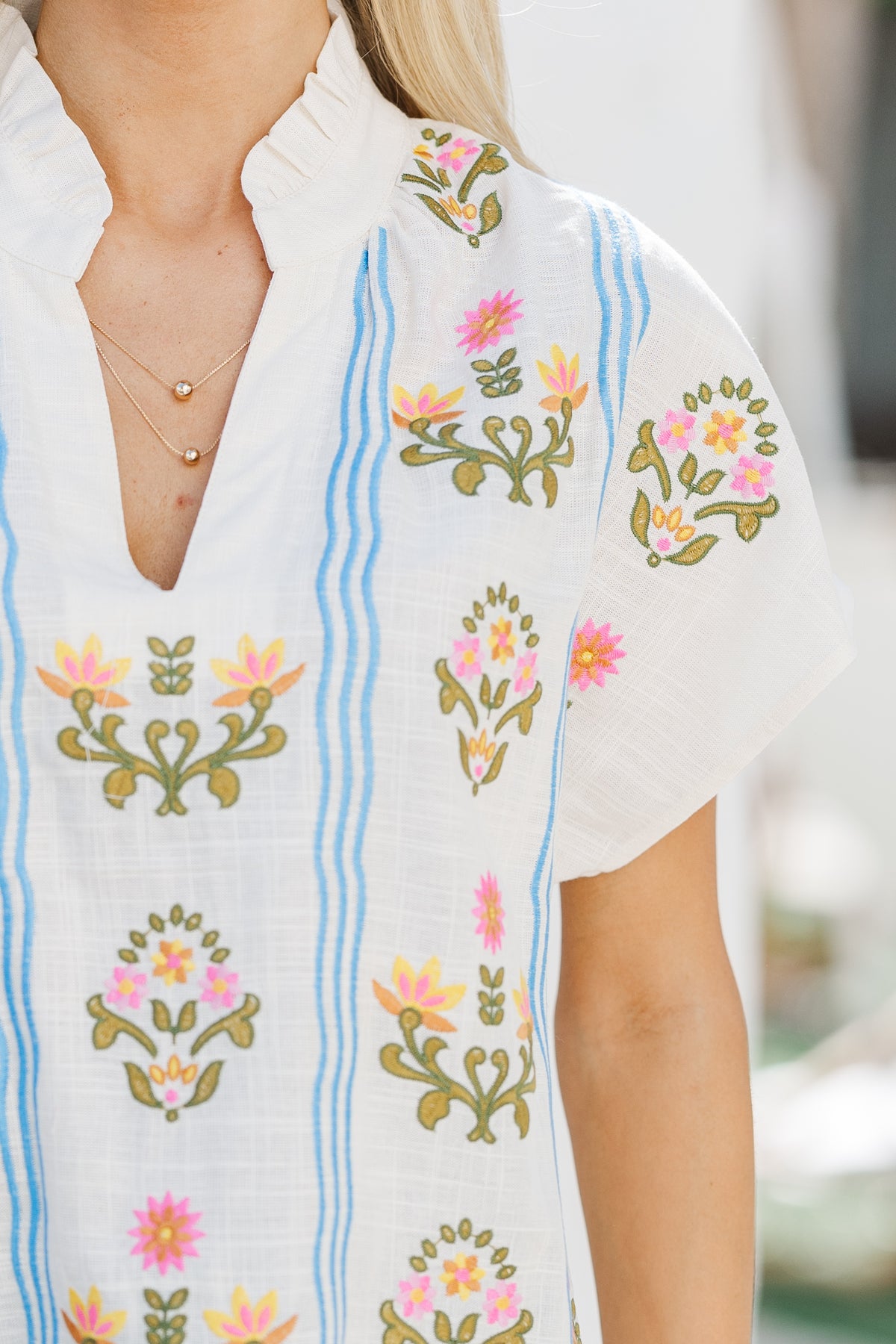 THML: The Lively Cream Medallion Blouse – Shop the Mint