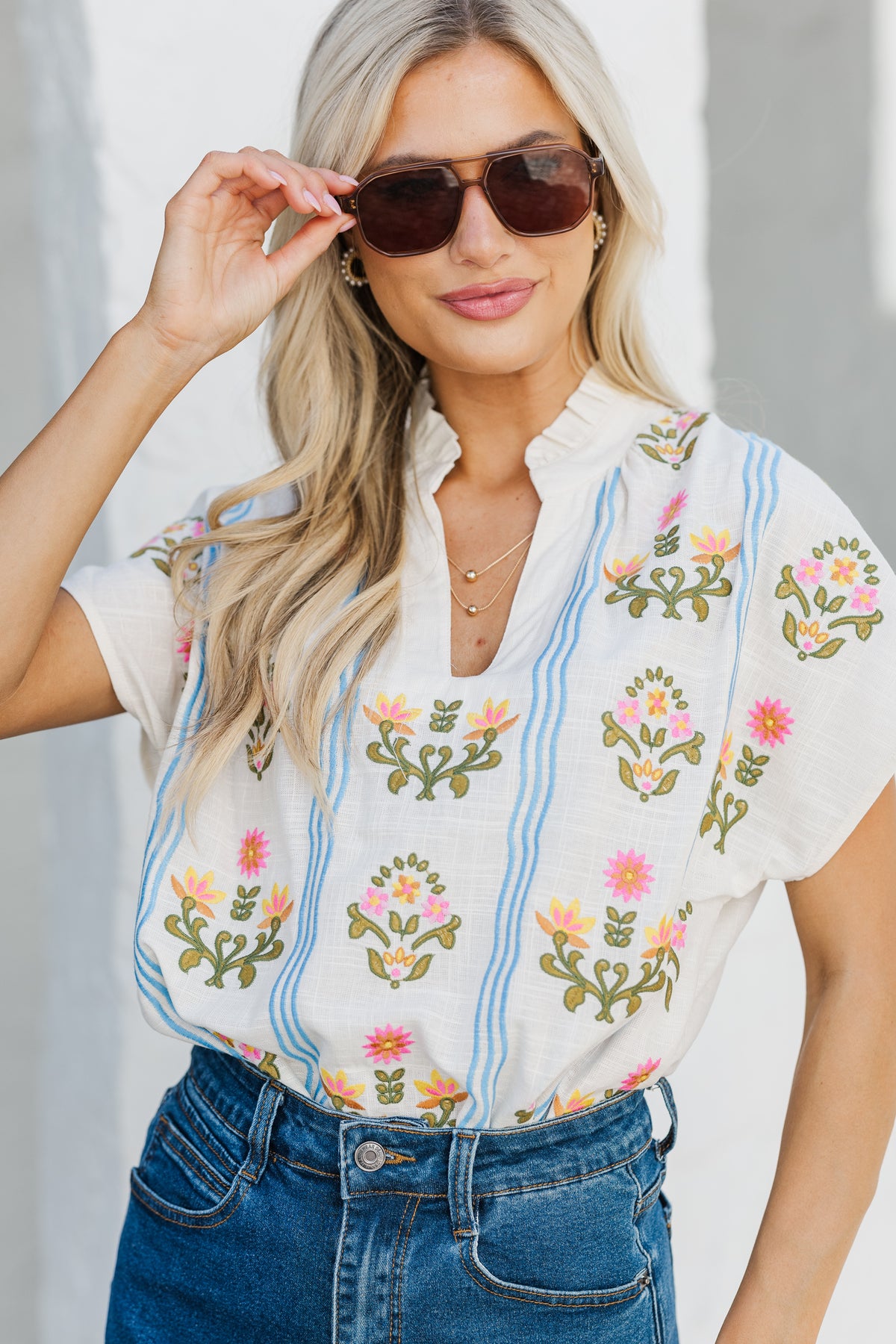 THML: The Lively Cream Medallion Blouse – Shop the Mint